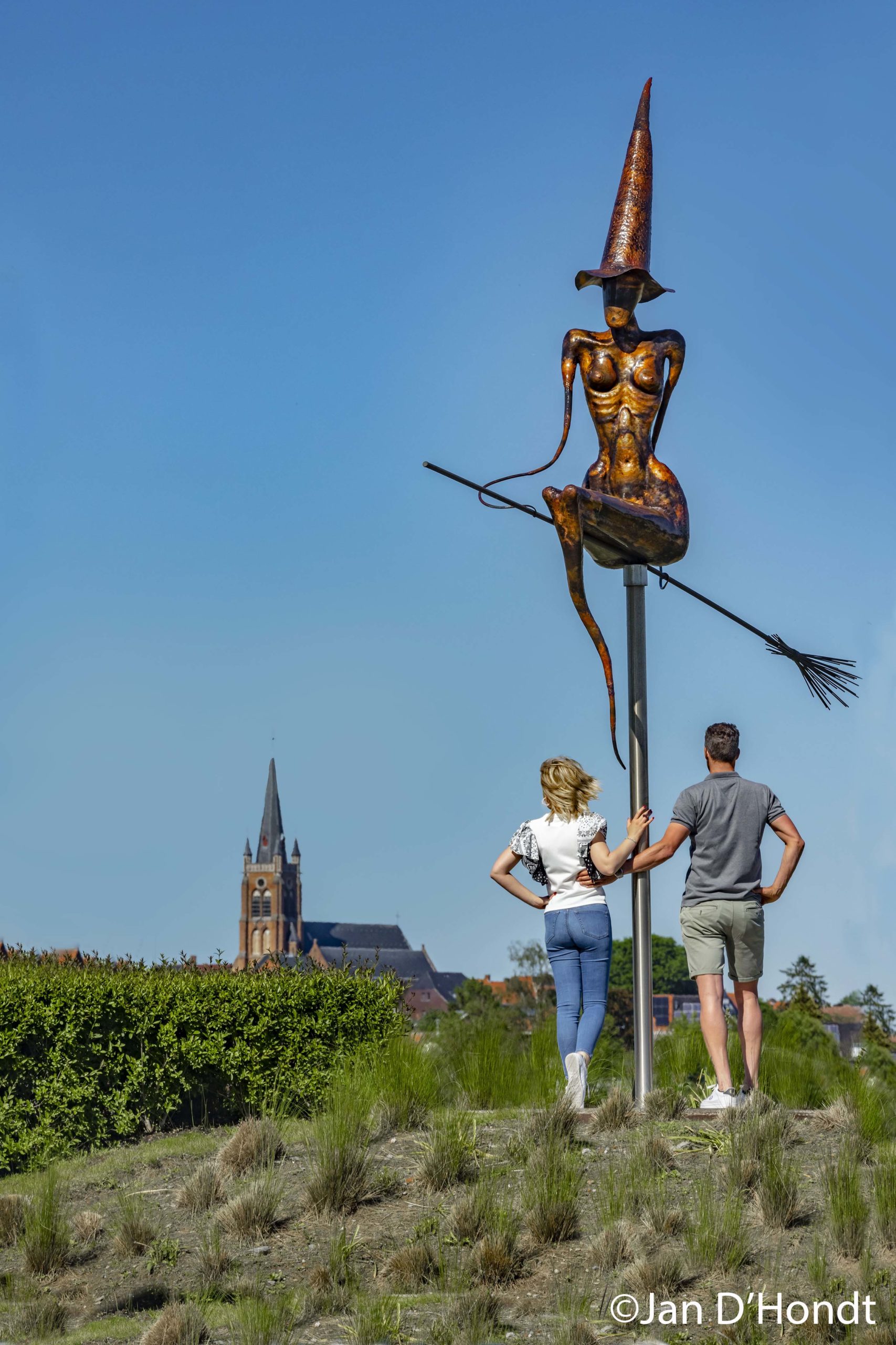 Het Heksenmonument - Vliegen naar vrijheid in Beselare - Toerisme Zonnebeke